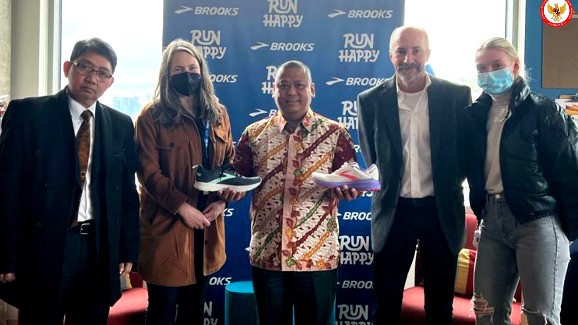 Brooks Running Bakal Tingkatkan 40% Produksi Sepatu di Indonesia ...